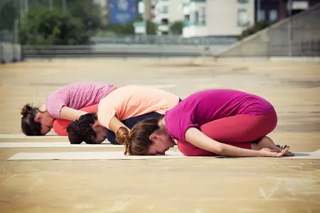gampang-postur-kanggo-miwiti-yoga