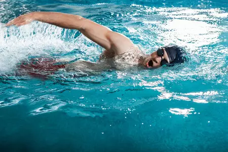 nuoto-atleta-infortunio