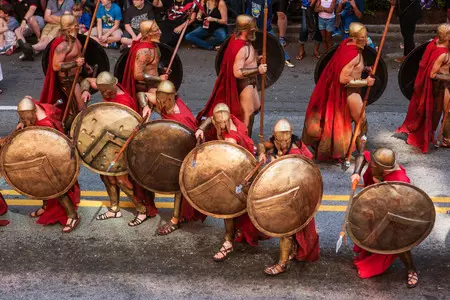 Spartan Army: beren tropen prestakuntza fisikoa zaintzen zuten lehena