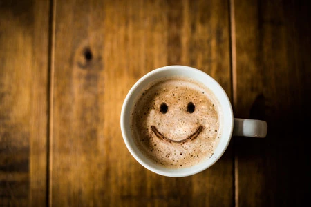 kahvikuppi-onnellinen-terve