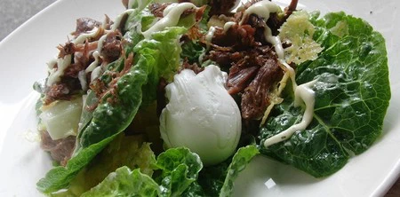 Salad với trứng luộc