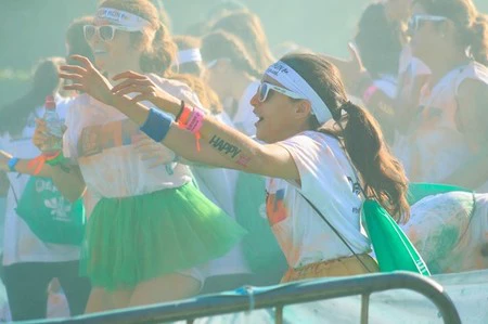 Color Run ပျော်ရွှင်ပါစေ။