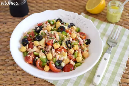 saladas de salmão enlatado