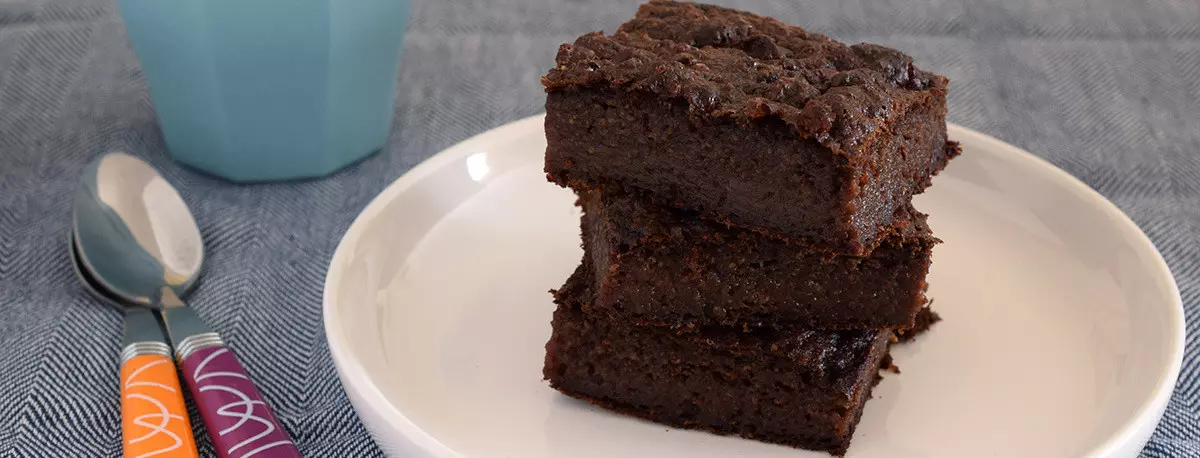 Šťavnaté fitness brownie. Zdravý, jednoduchý, jednoduchý a chutný recept na varenie