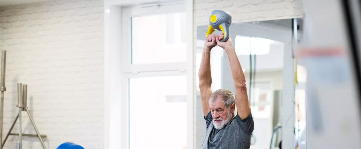 Tradycyjny trening siłowy lub trening siłowy z dużą prędkością: co jest lepsze, aby zapobiec utracie siły i mocy