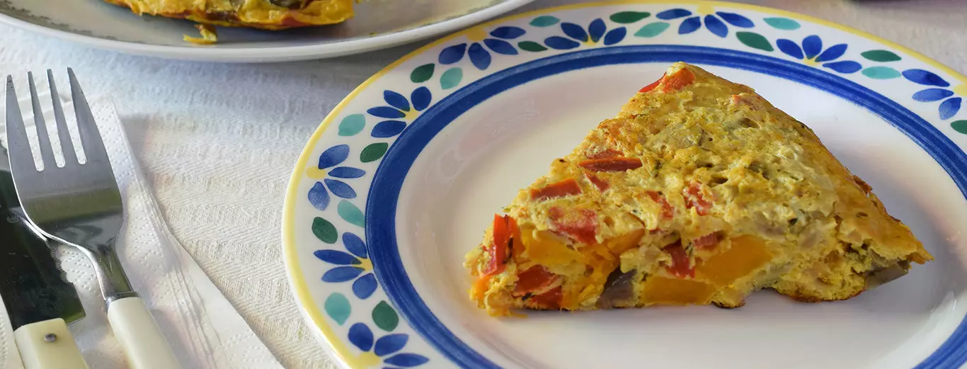 Eggplant and pepper omelette. Easy, simple and delicious cooking recipe