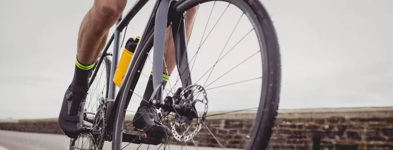 Entraînez-vous depuis chez vous comme un cycliste professionnel avec le rouleau Elite Arion disponible à prix réduit