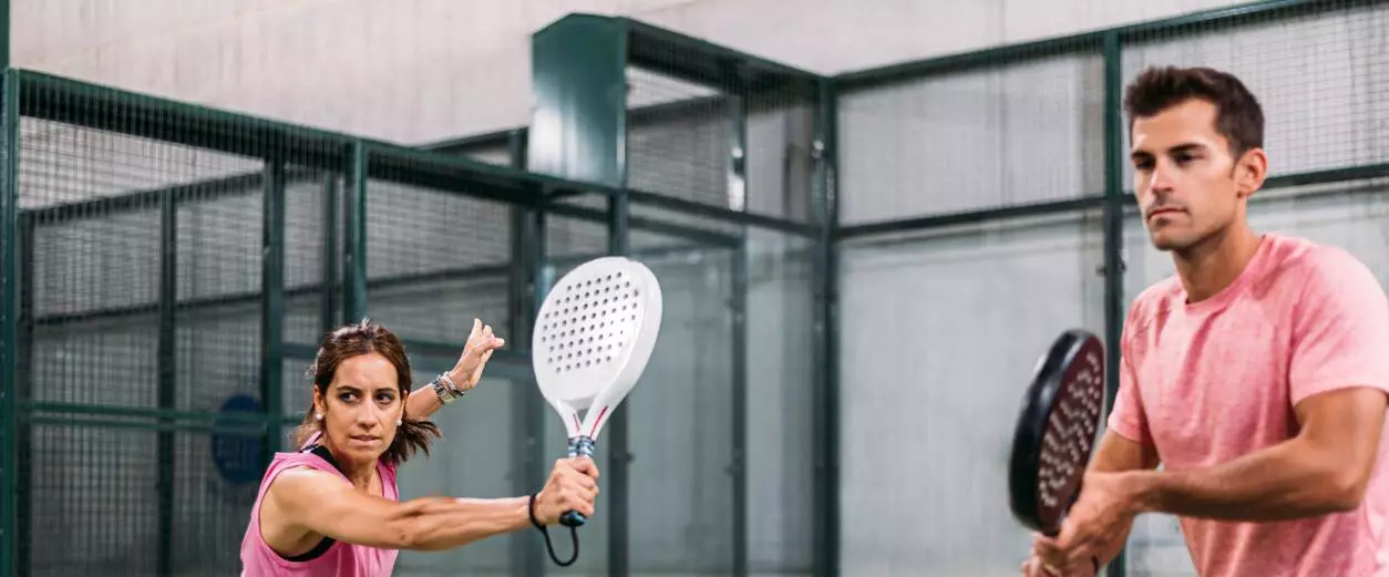 A raquete de padel Dunlop Titan 2.0 é perfeita para todos os níveis e também a encontramos pela metade do preço