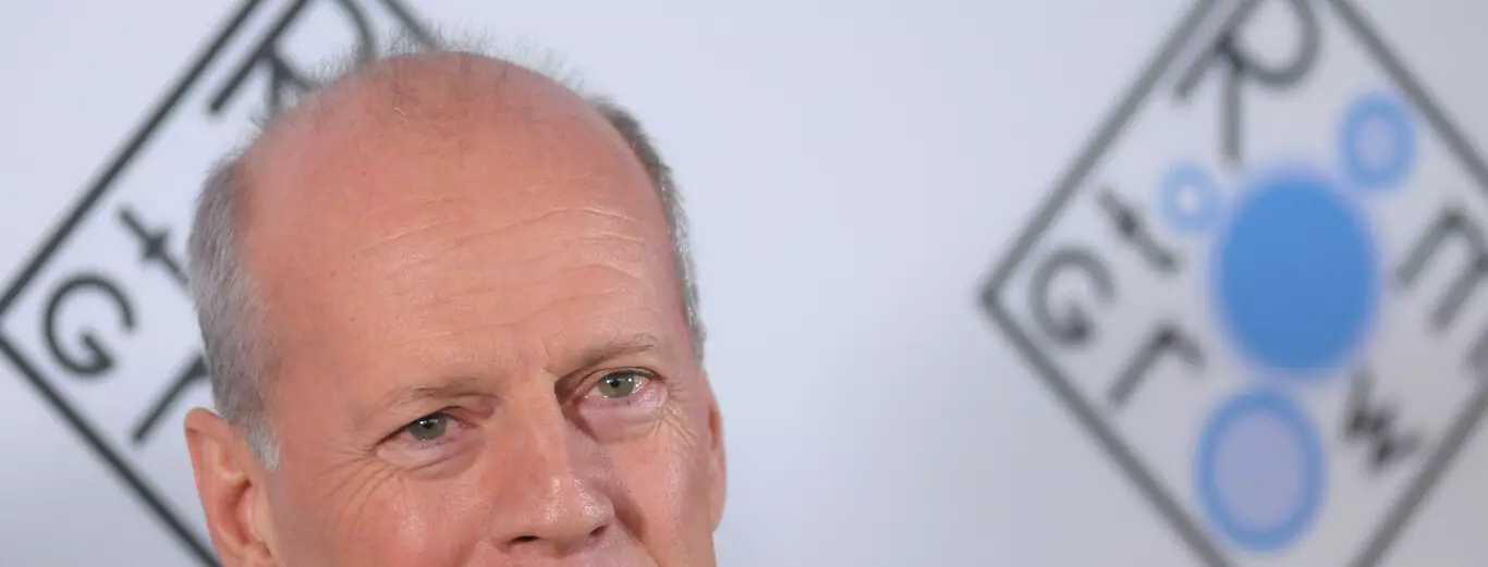 Chii uye nei aphasia ichionekwa, kusagadzikana kwemutauro uko Bruce Willis anorega kuita