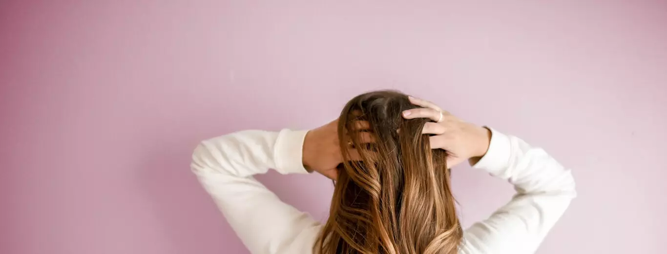 No poo method and hair health: this is how not washing your hair affects your hair and scalp according to experts