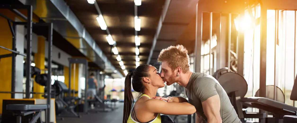 La Saint-Valentin en mouvement : cinq activités sportives de plein air à faire en couple (et tout ce qu'il faut apporter)