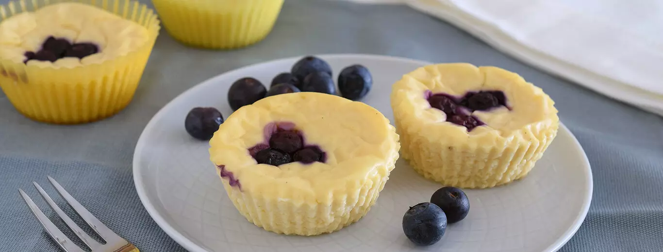 Mini cheesecake akapfuma muprotein: iri nyore uye yakapusa hutano hwekusimba resipi