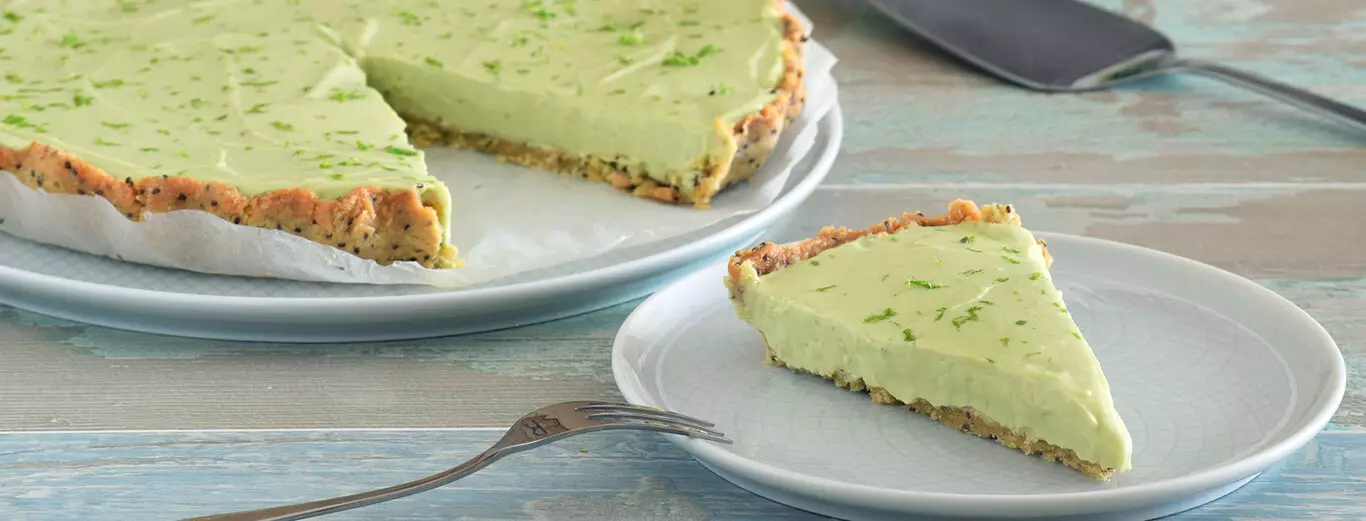 Avocado and lime pie. Easy and simple healthy dessert recipe