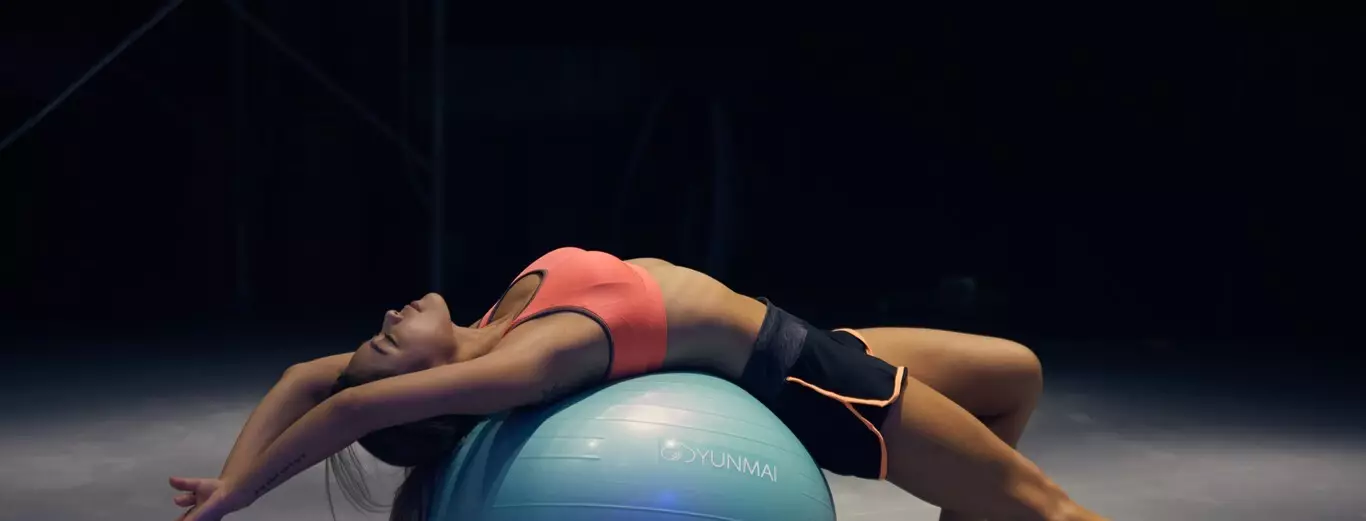 Fitball ko Pilates ball: wanne ne mafi alhẽri saya? Nasihu da shawarwari