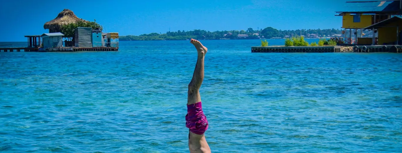 Stand up Yoga eller Yoga på et surfbræt: hvad består det af, og hvilke fordele bringer denne trendy vandsport os?