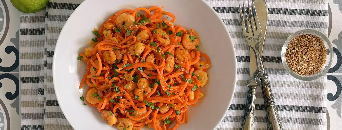 Sweet potato or sweet potato spaghetti with prawns. Easy and delicious healthy recipe