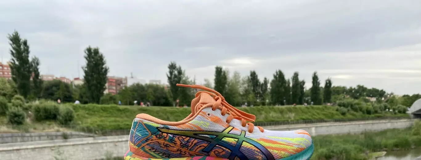 ASICS Gél-Nimbus 23: sapatu ngajalankeun ultra-nyaman pikeun runners santai