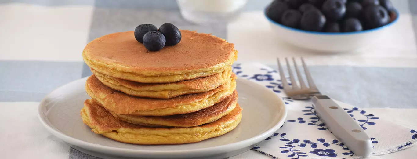 Almọnd na bọta ahụekere pancakes na-edozi ahụ: Ezi ntụziaka na-enweghị gluten