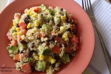 Salatquinoa va loviya