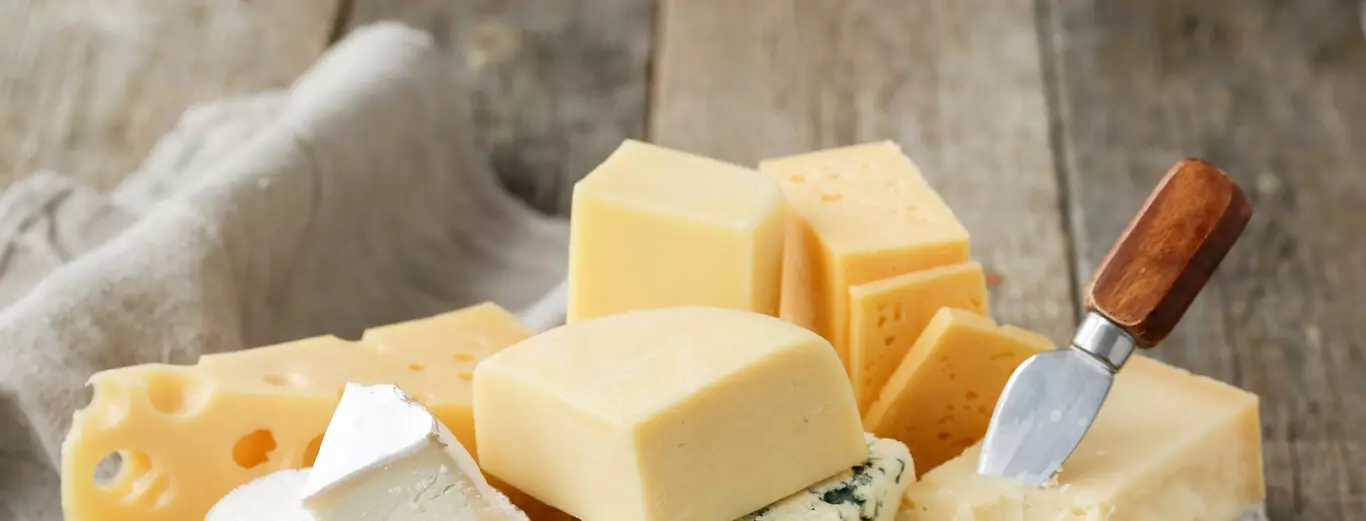 Kaip išsirinkti geros kokybės sūrį prekybos centre