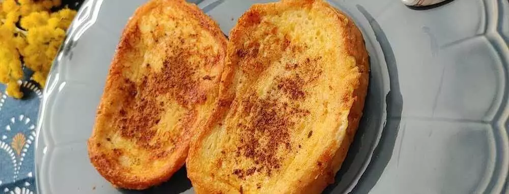 Inihaw na French toast na recipe na walang asukal: makatas, mas magaan at mas malusog