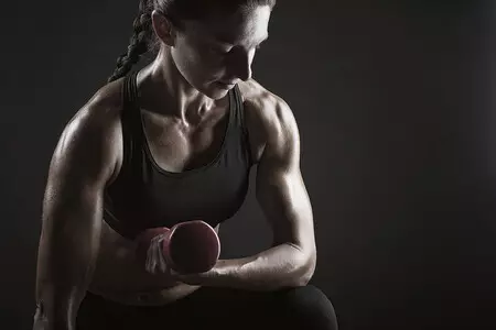 Curl Biceps Håndvægtkoncentrat Kvinde