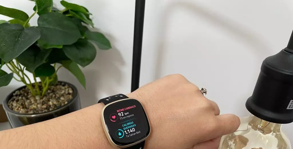 Nanandrana ny Fitbit Versa 3 izahay: ny fikarakarana feno ny fahasalamantsika amin'ny famantaranandro maranitra