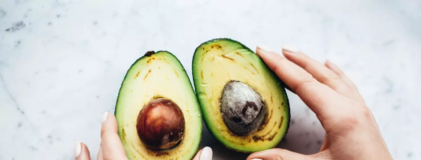 At inkludere avocado regelmæssigt i vores kost kan hjælpe os med at få en bedre tarmsundhed, ifølge videnskaben