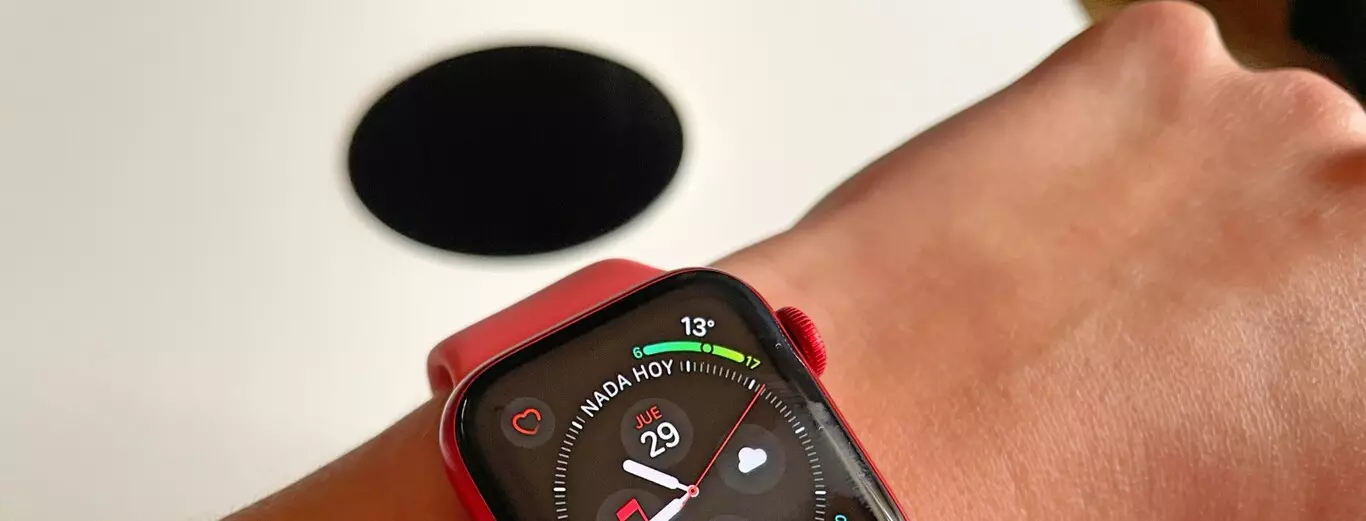 Apple Watch siri 6: analisis, semakan, ciri dan harga jam tangan pintar