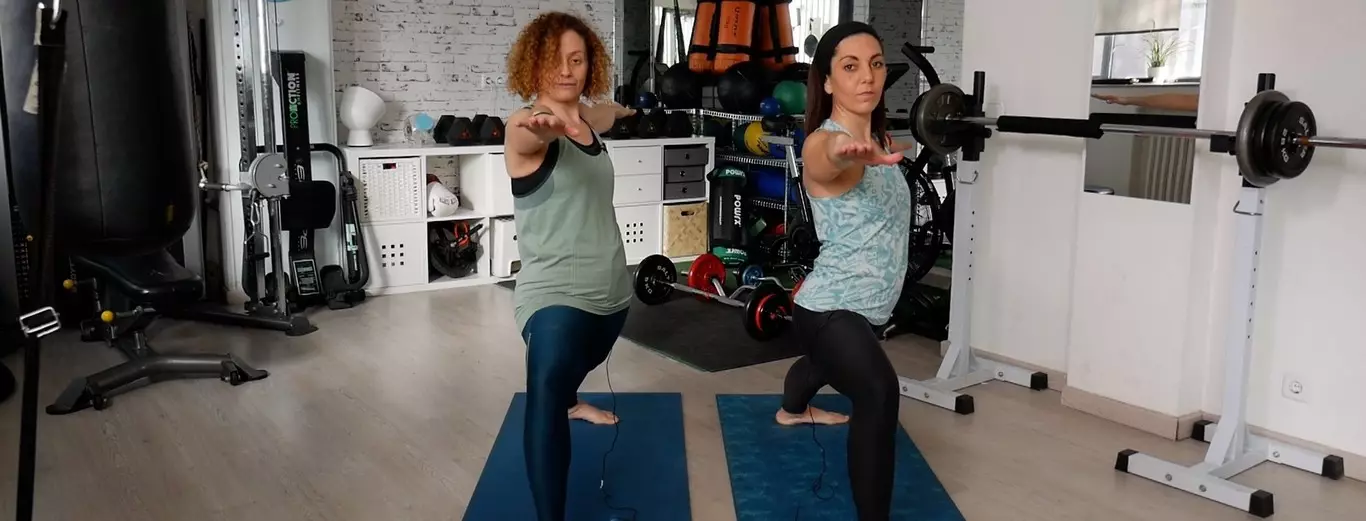 Fënnef Yoga-Haltungen, op Video, fir Är Been prett ze maachen
