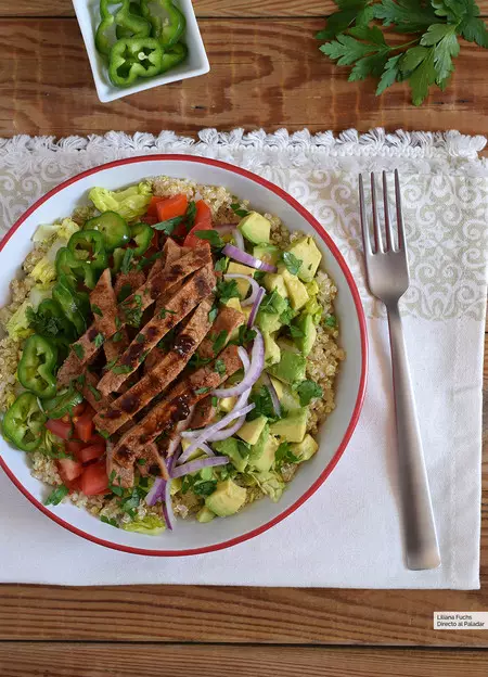 Quinoa salade mei beef en avocado