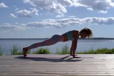 chaturanga-plank-yoga-core