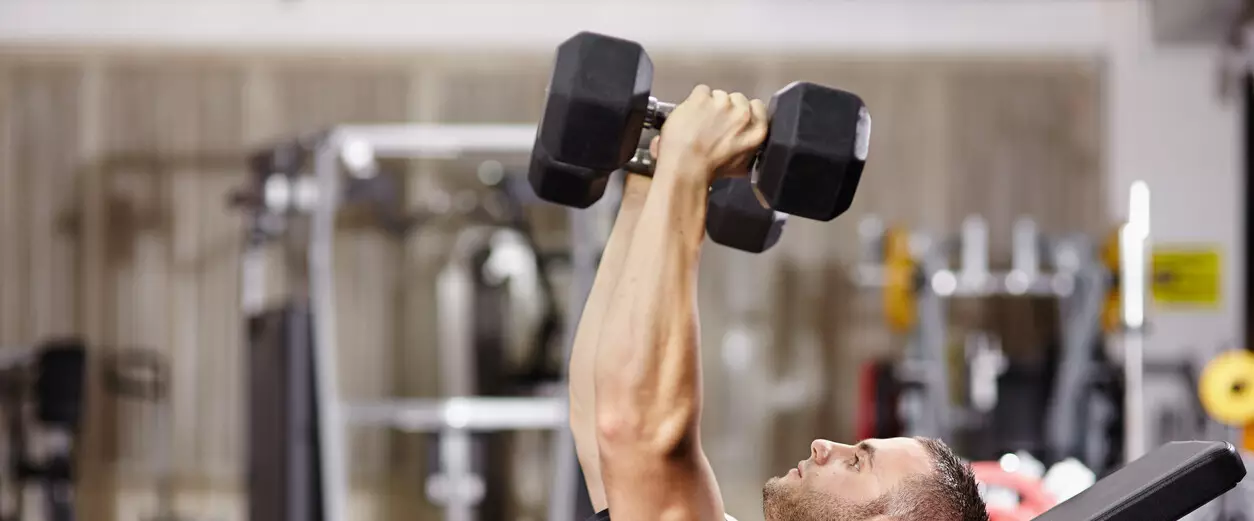 امنح ذراعيك شكلاً وحجمًا مع 22 تمرينًا للعضلة ثلاثية الرؤوس