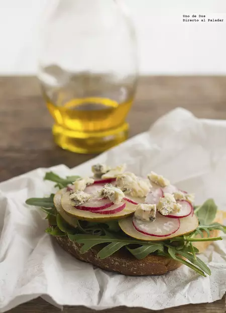 Toast radishes