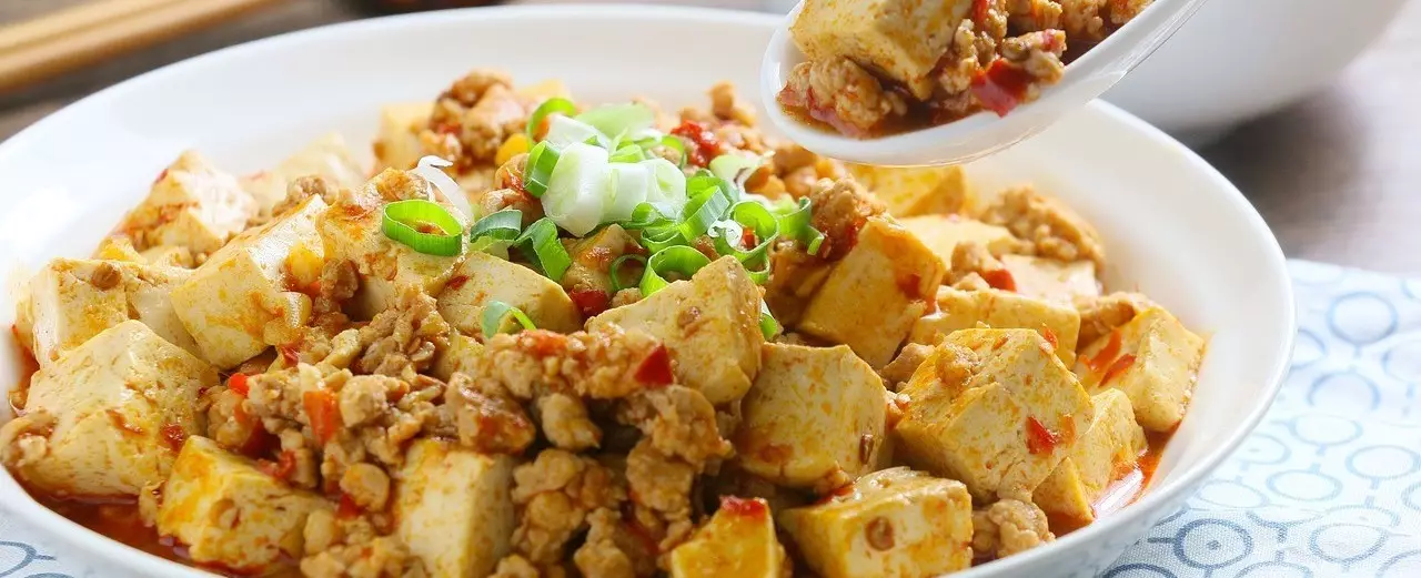 關於豆腐：特性、好處及其在廚房中的用途
