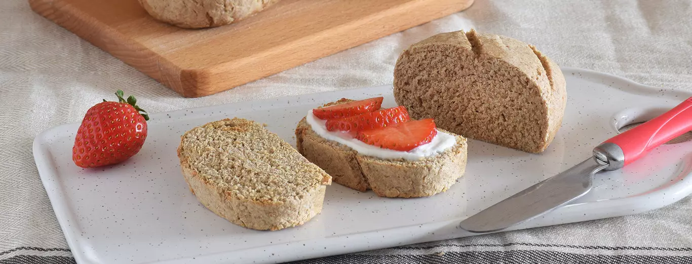 Mikroviļņu krāsnī pilngraudu maize. Viegla, vienkārša un garšīga veselīga recepte