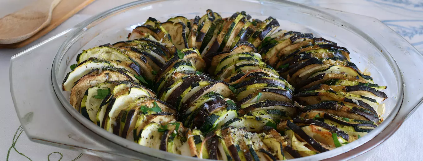 Sült zöldségek provence-i stílusban. Könnyű, egyszerű és finom főzési recept