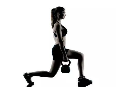 kettlebell-russiske-vægte-skridt-kettlebell