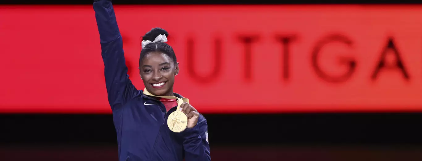 Simone Biles behaalt twee nieuwe gouden medailles (en verslaat nu al het medaillerecord van Sherbo)