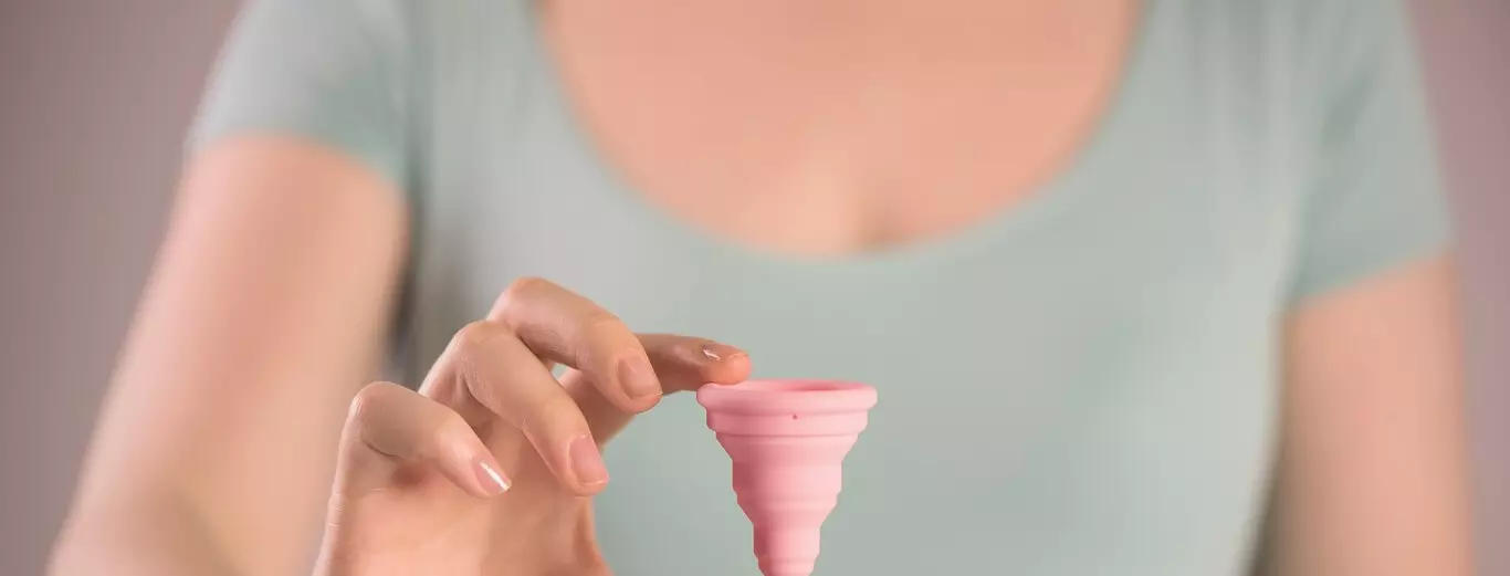 Дознајте ги овие седум предности и недостатоци на менструалната чаша пред да ја купите