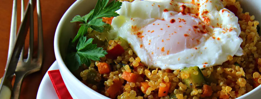19 resepten foar quinoa en griente foar maklike, ljochte en lekkere diners