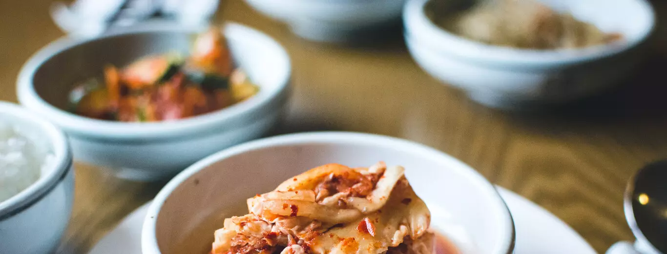 Alles oer kimchi: past it yn in sûn dieet?
