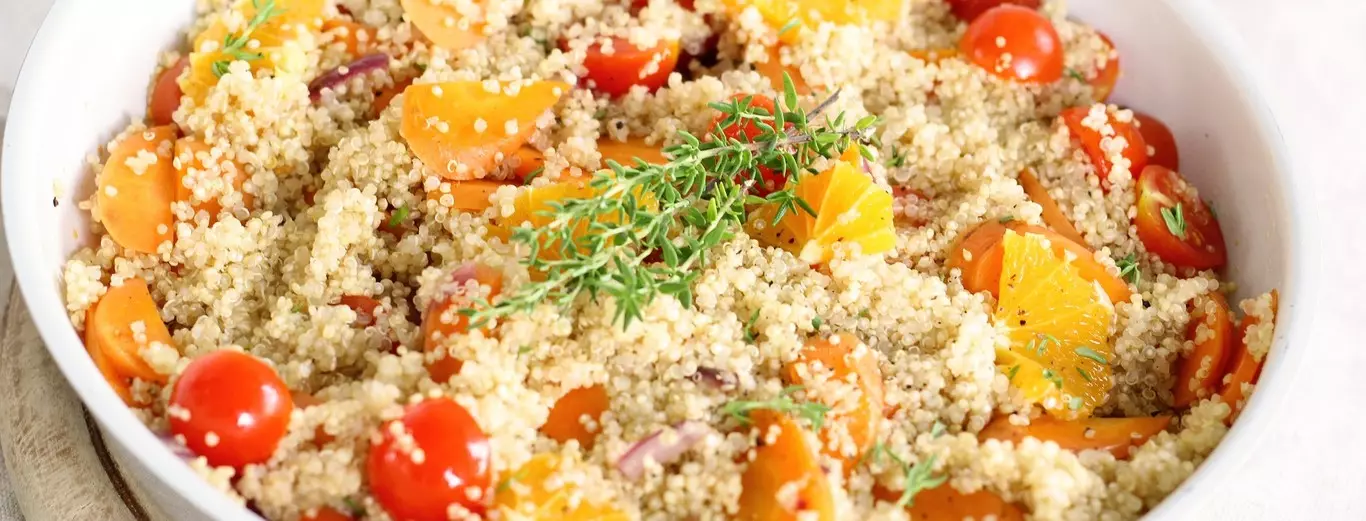 Wie man Quinoa auf einfache Weise kocht und alle seine Vorteile nutzt