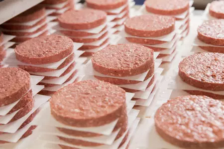 veganistische burger die bloedt