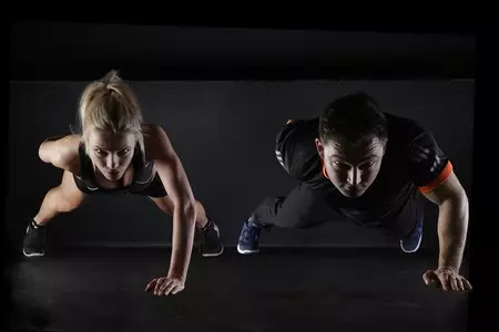 train-push-ups-partner