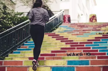 train-run-stairs