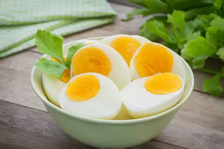päť dôvodov, prečo jesť vajcia
