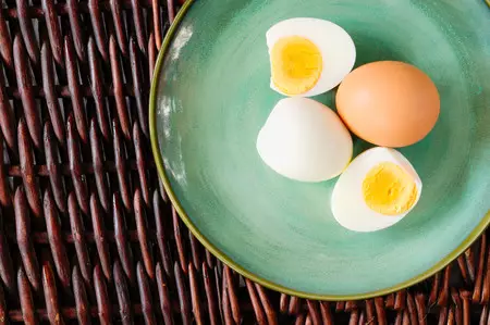 cinci motive pentru a mânca ouă